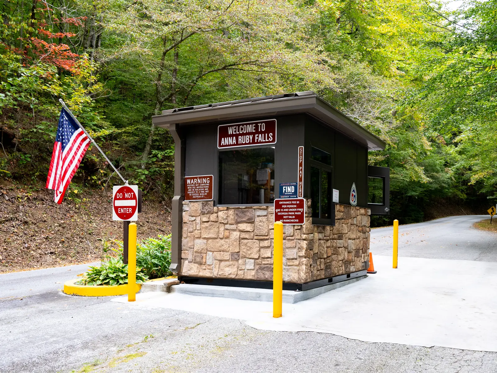 What Is a Guard Shack? Security Guard Shacks & Booths | Panel Built